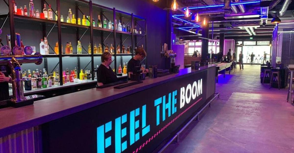 Boom Battle Bar | nearfield